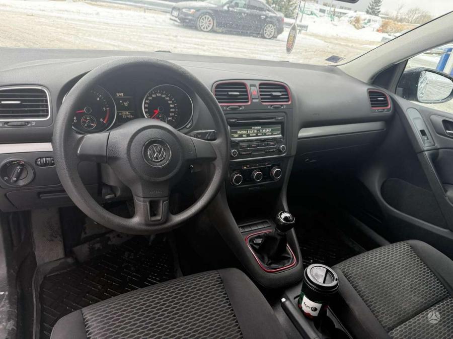 Grey Volkswagen Golf 2010 in Kaunas, with an engine capacity of 1.60 L and mileage of 331 thousand km for 3200 €, photo 11 on AUTOMOTO.COM.LV