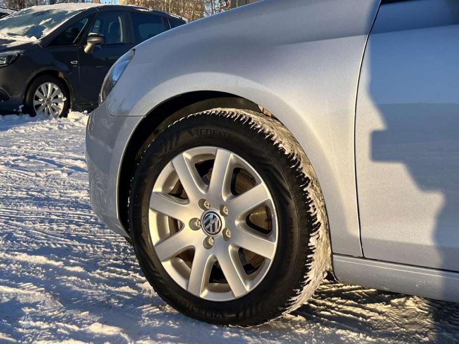 Grey Volkswagen Golf 2010 in Kedainiai, with an engine capacity of 1.39 L and mileage of 222 thousand km for 5450 €, photo 11 on AUTOMOTO.COM.LV