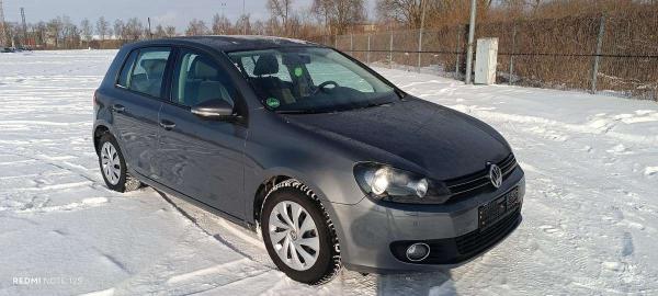 Grey Volkswagen Golf 2010 in Marijampole, with an engine capacity of 1.39 L and mileage of 121 thousand km for 4899 €, photo 1 on AUTOMOTO.COM.LV