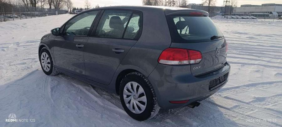 Pelēks Volkswagen Golf 2010 Marijampole, ar dzinēja tilpumu 1.39 L un nobraukumu 121 tūkst. km par 4899 €, foto 4 vietnē AUTOMOTO.COM.LV