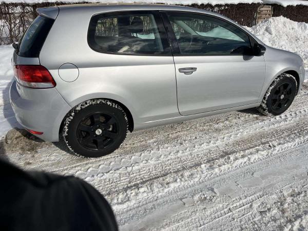 Grey Volkswagen Golf 2010 in Plunge, with an engine capacity of 1.60 L and mileage of 308 thousand km for 3700 €, photo 3 on AUTOMOTO.COM.LV