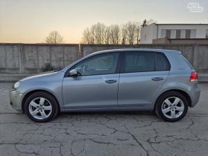 Grey Volkswagen Golf 2010 in Mazeikiai, with an engine capacity of 1.20 L and mileage of 194 thousand km for 5250 €, photo 2 on AUTOMOTO.COM.LV