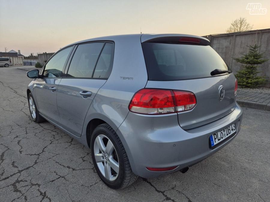 Grey Volkswagen Golf 2010 in Mazeikiai, with an engine capacity of 1.20 L and mileage of 194 thousand km for 5250 €, photo 3 on AUTOMOTO.COM.LV