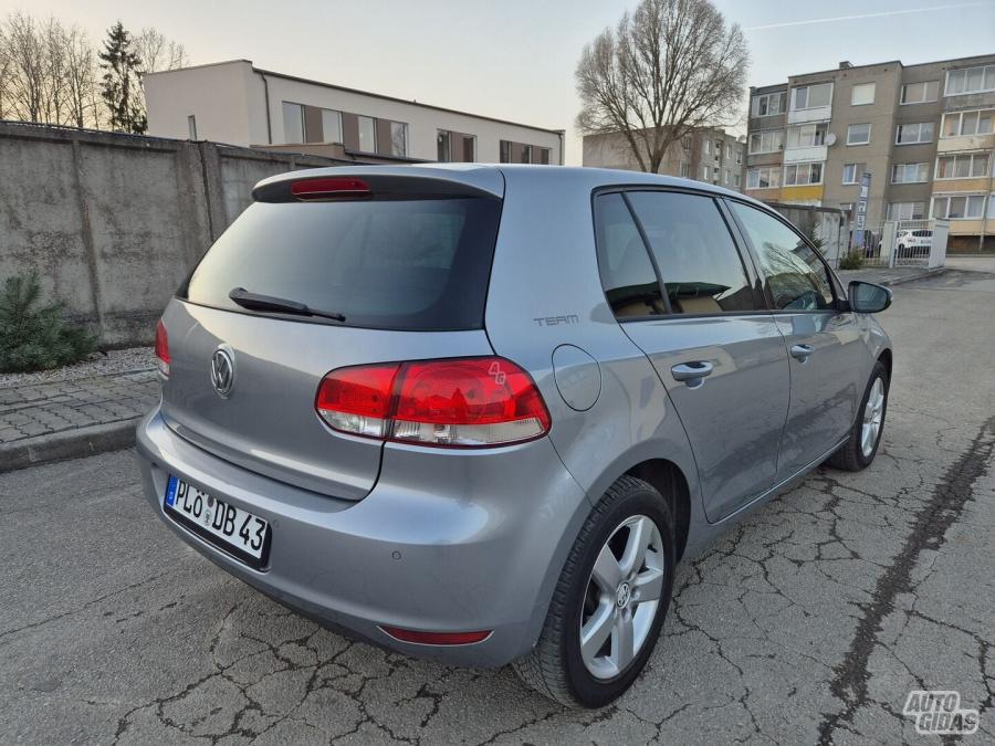 Grey Volkswagen Golf 2010 in Mazeikiai, with an engine capacity of 1.20 L and mileage of 194 thousand km for 5250 €, photo 4 on AUTOMOTO.COM.LV