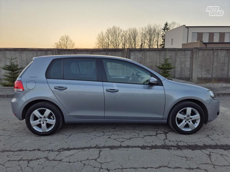 Grey Volkswagen Golf 2010 in Mazeikiai, with an engine capacity of 1.20 L and mileage of 194 thousand km for 5250 €, photo 5 on AUTOMOTO.COM.LV