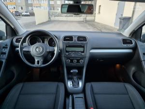 Grey Volkswagen Golf 2010 in Mazeikiai, with an engine capacity of 1.20 L and mileage of 194 thousand km for 5250 €, photo 9 on AUTOMOTO.COM.LV