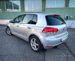 Pelēks Volkswagen Golf 2010 Tallina, ar dzinēja tilpumu 1.40 L un nobraukumu 0 tūkst. km par 4199 €, foto 5 vietnē AUTOMOTO.COM.LV