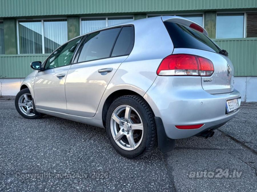 Pelēks Volkswagen Golf 2010 Tallina, ar dzinēja tilpumu 1.40 L un nobraukumu 0 tūkst. km par 4199 €, foto 6 vietnē AUTOMOTO.COM.LV