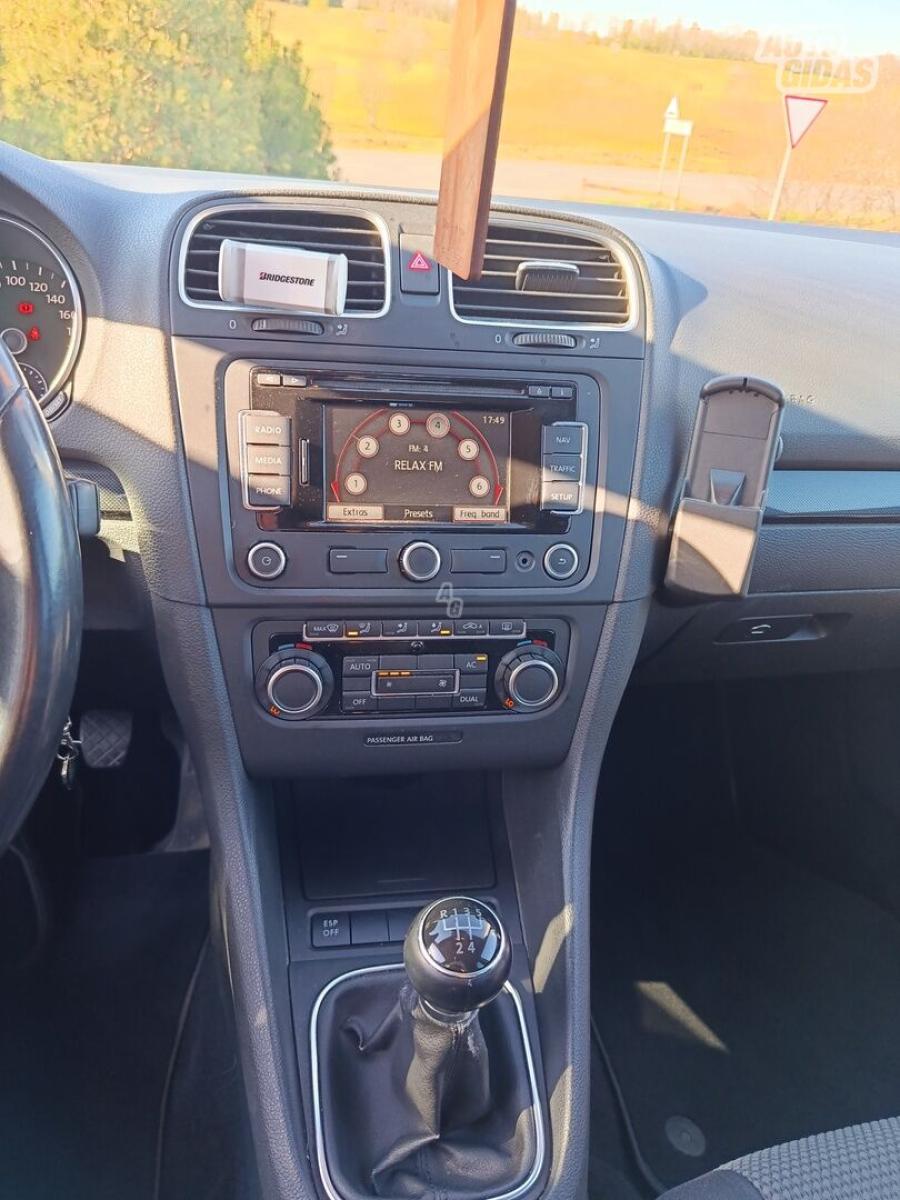 Pelēks Volkswagen Golf 2010 Viļņa, ar dzinēja tilpumu 1.60 L un nobraukumu 328 tūkst. km par 4699 €, foto 9 vietnē AUTOMOTO.COM.LV