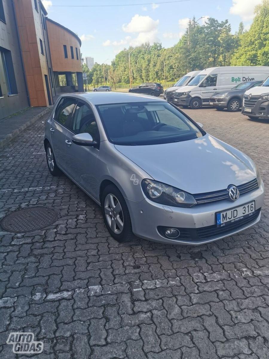 Pelēks Volkswagen Golf 2010 Viļņa, ar dzinēja tilpumu 1.40 L un nobraukumu 120 tūkst. km par 4200 €, foto 3 vietnē AUTOMOTO.COM.LV