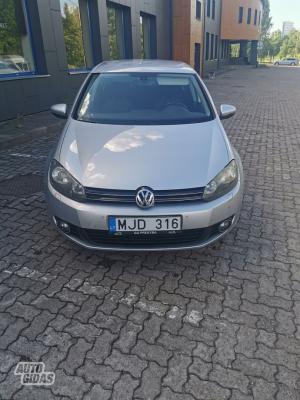 Pelēks Volkswagen Golf 2010 Viļņa, ar dzinēja tilpumu 1.40 L un nobraukumu 120 tūkst. km par 4200 €, foto 4 vietnē AUTOMOTO.COM.LV