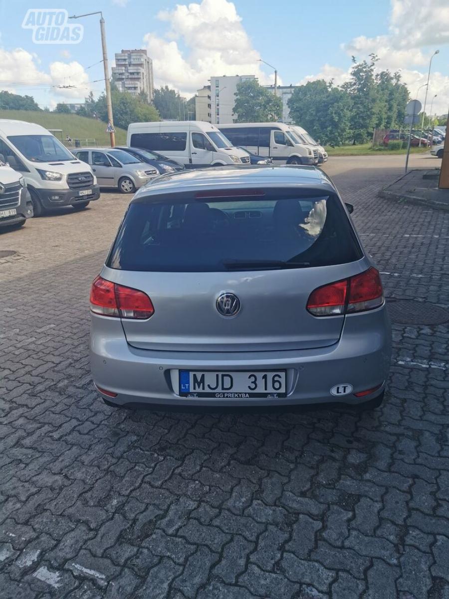 Pelēks Volkswagen Golf 2010 Viļņa, ar dzinēja tilpumu 1.40 L un nobraukumu 120 tūkst. km par 4200 €, foto 5 vietnē AUTOMOTO.COM.LV