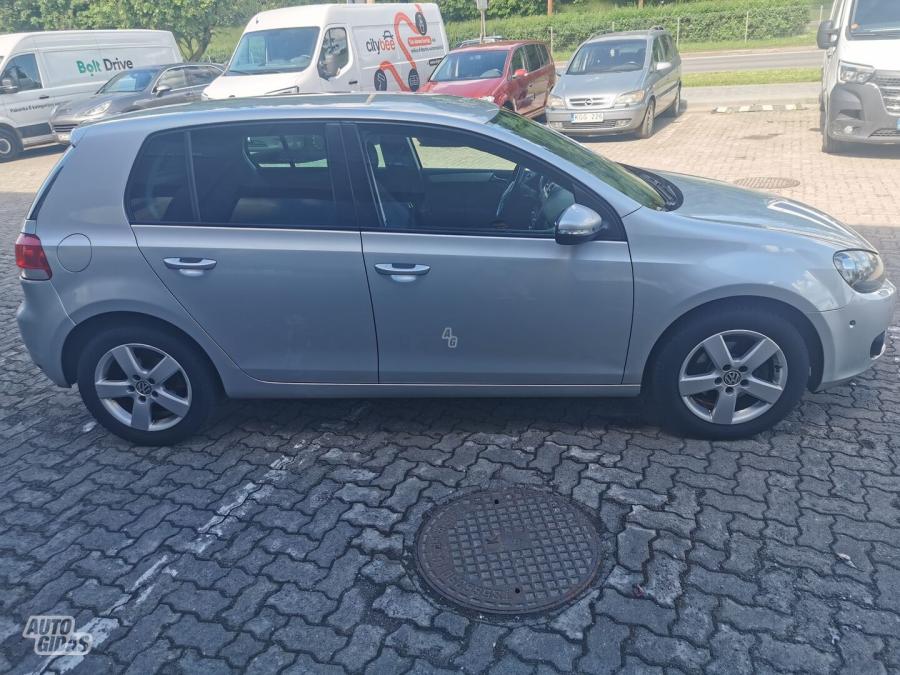 Pelēks Volkswagen Golf 2010 Viļņa, ar dzinēja tilpumu 1.40 L un nobraukumu 120 tūkst. km par 4200 €, foto 6 vietnē AUTOMOTO.COM.LV