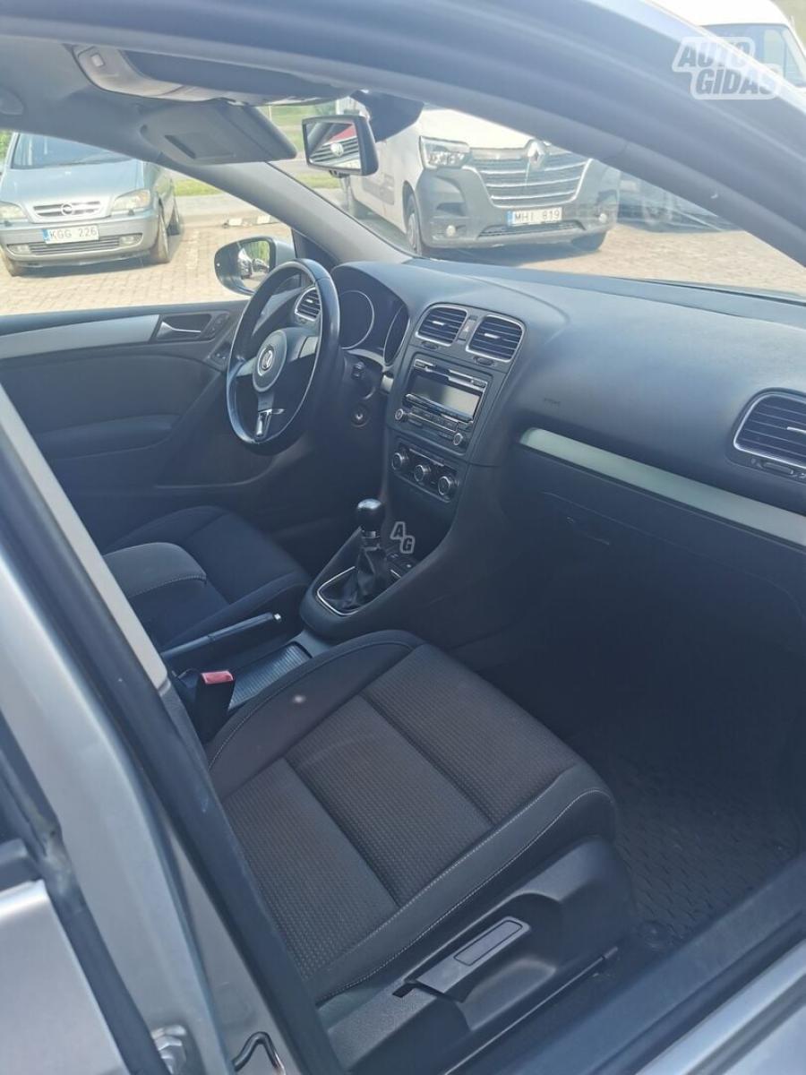Pelēks Volkswagen Golf 2010 Viļņa, ar dzinēja tilpumu 1.40 L un nobraukumu 120 tūkst. km par 4200 €, foto 8 vietnē AUTOMOTO.COM.LV