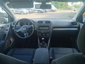 Pelēks Volkswagen Golf 2010 Viļņa, ar dzinēja tilpumu 1.40 L un nobraukumu 120 tūkst. km par 4200 €, foto 9 vietnē AUTOMOTO.COM.LV