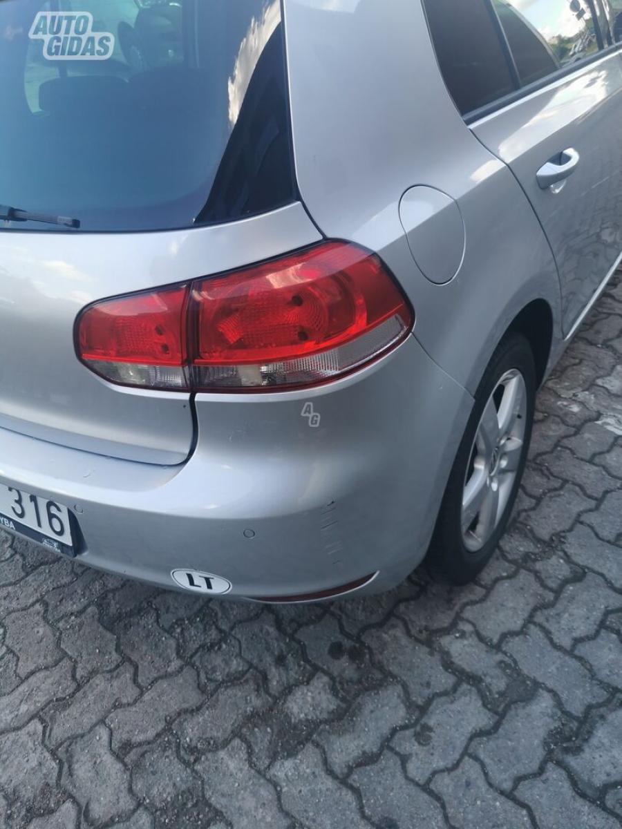 Pelēks Volkswagen Golf 2010 Viļņa, ar dzinēja tilpumu 1.40 L un nobraukumu 120 tūkst. km par 4200 €, foto 10 vietnē AUTOMOTO.COM.LV