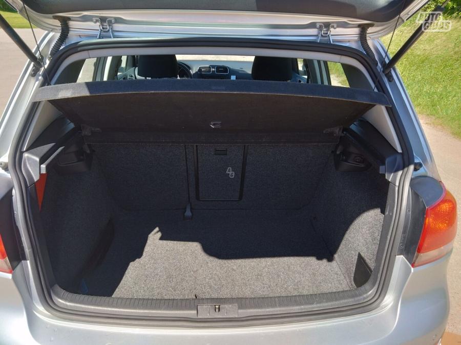 Grey Volkswagen Golf 2010 in Kaunas, with an engine capacity of 1.60 L and mileage of 250 thousand km for 3850 €, photo 15 on AUTOMOTO.COM.LV