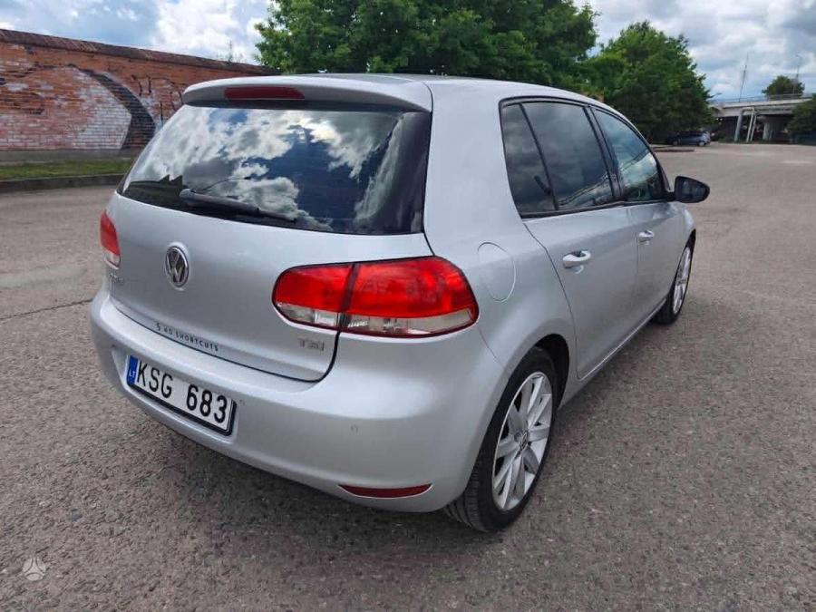 Pelēks Volkswagen Golf 2010 Šauļi, ar dzinēja tilpumu 1.20 L un nobraukumu 155 tūkst. km par 3000 €, foto 6 vietnē AUTOMOTO.COM.LV