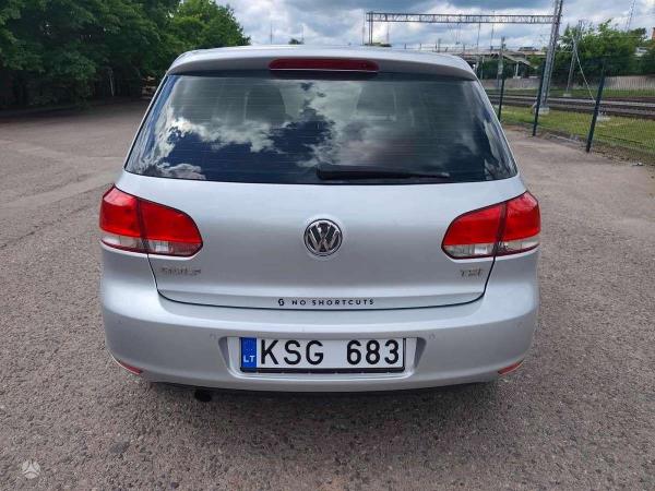 Pelēks Volkswagen Golf 2010 Šauļi, ar dzinēja tilpumu 1.20 L un nobraukumu 155 tūkst. km par 3000 €, foto 6 vietnē AUTOMOTO.COM.LV