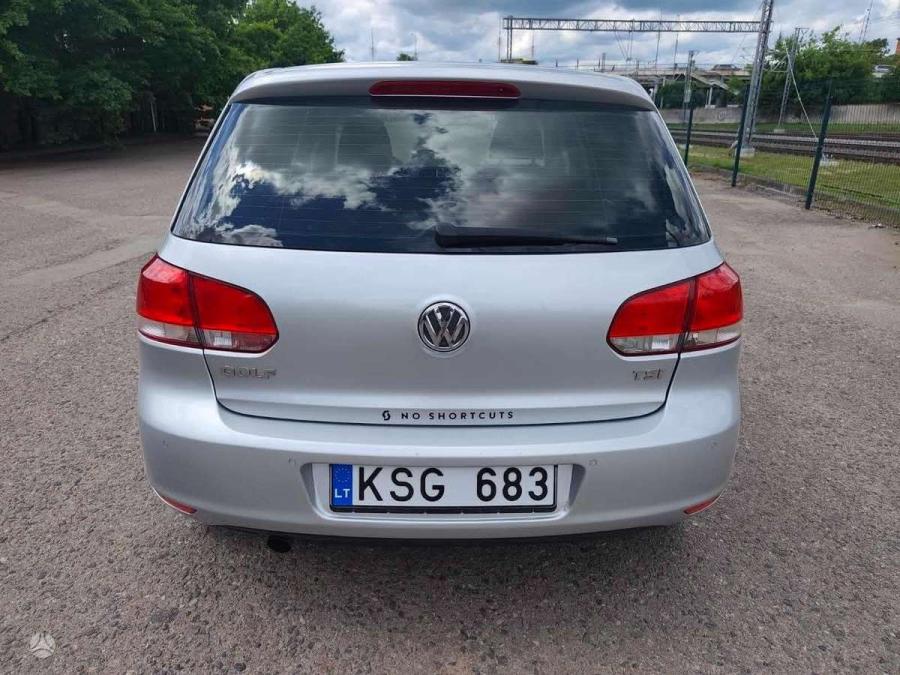 Pelēks Volkswagen Golf 2010 Šauļi, ar dzinēja tilpumu 1.20 L un nobraukumu 155 tūkst. km par 3000 €, foto 7 vietnē AUTOMOTO.COM.LV