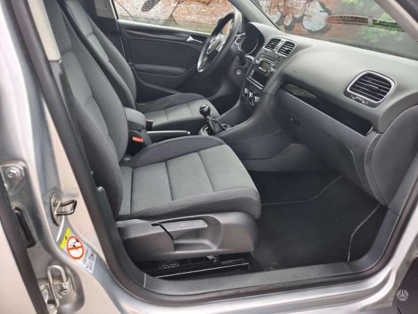 Pelēks Volkswagen Golf 2010 Šauļi, ar dzinēja tilpumu 1.20 L un nobraukumu 155 tūkst. km par 3000 €, foto 10 vietnē AUTOMOTO.COM.LV