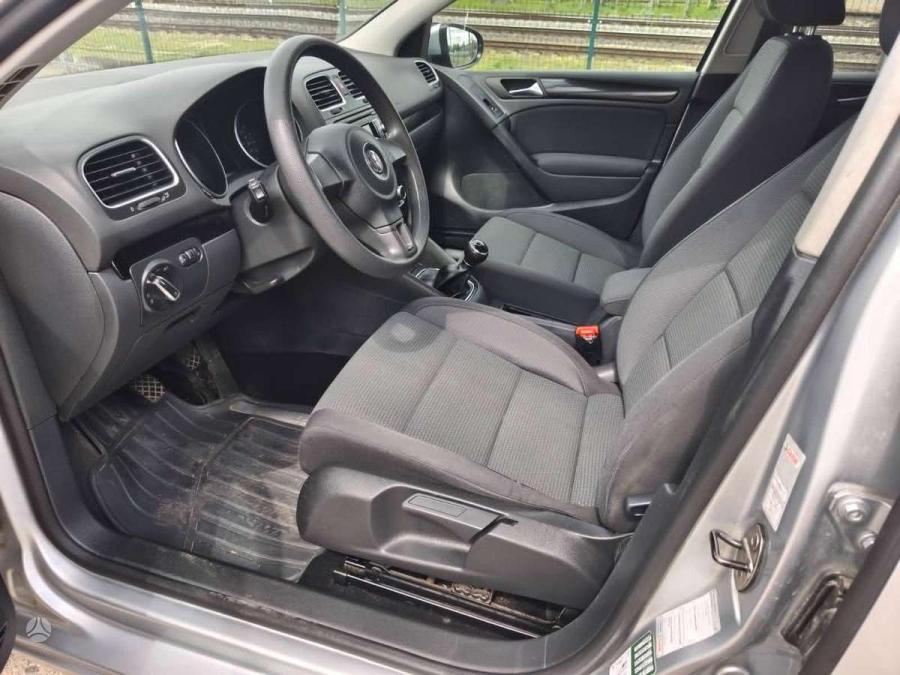 Pelēks Volkswagen Golf 2010 Šauļi, ar dzinēja tilpumu 1.20 L un nobraukumu 155 tūkst. km par 3000 €, foto 13 vietnē AUTOMOTO.COM.LV