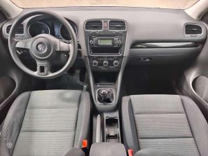 Pelēks Volkswagen Golf 2010 Šauļi, ar dzinēja tilpumu 1.20 L un nobraukumu 155 tūkst. km par 3000 €, foto 14 vietnē AUTOMOTO.COM.LV