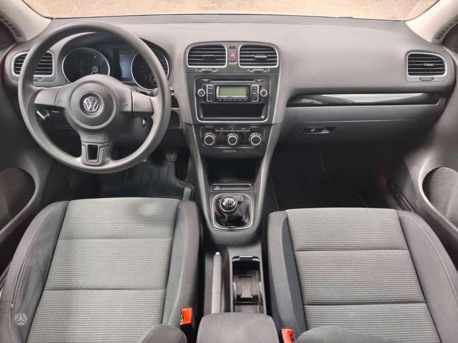 Pelēks Volkswagen Golf 2010 Šauļi, ar dzinēja tilpumu 1.20 L un nobraukumu 155 tūkst. km par 3000 €, foto 14 vietnē AUTOMOTO.COM.LV