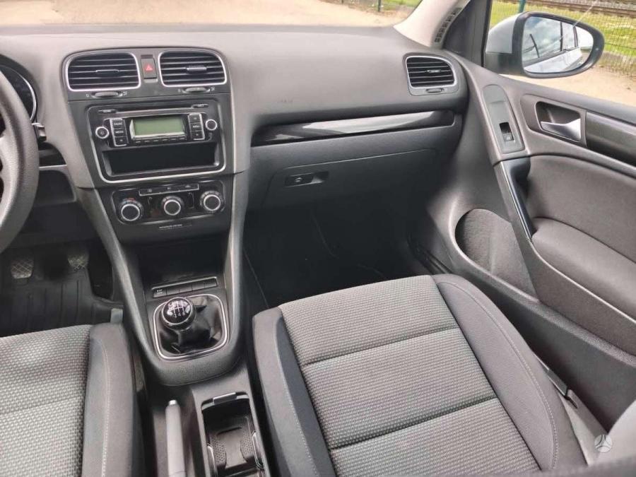 Pelēks Volkswagen Golf 2010 Šauļi, ar dzinēja tilpumu 1.20 L un nobraukumu 155 tūkst. km par 3000 €, foto 15 vietnē AUTOMOTO.COM.LV