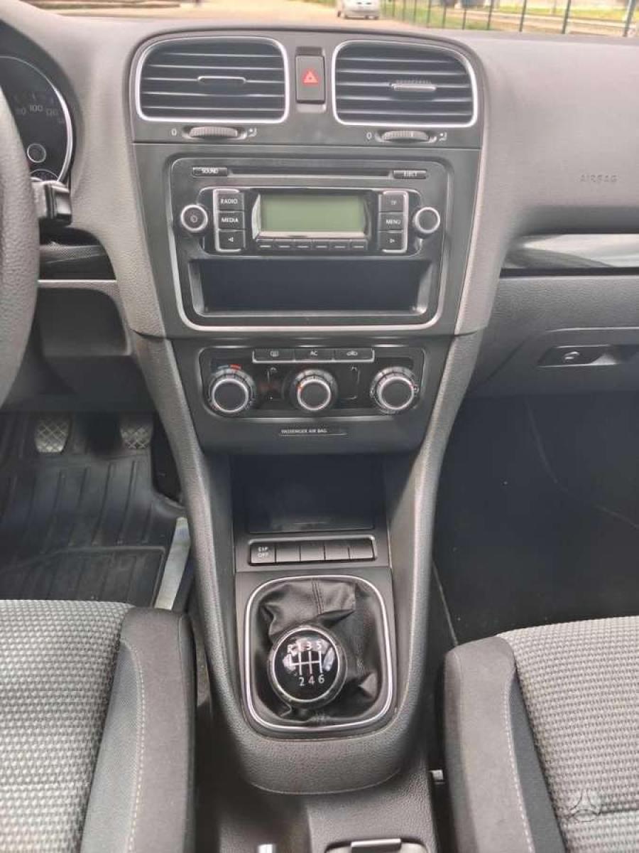 Pelēks Volkswagen Golf 2010 Šauļi, ar dzinēja tilpumu 1.20 L un nobraukumu 155 tūkst. km par 3000 €, foto 17 vietnē AUTOMOTO.COM.LV