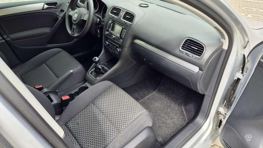 Pelēks Volkswagen Golf 2010 Kauņa, ar dzinēja tilpumu 1.60 L un nobraukumu 235 tūkst. km par 4250 €, foto 14 vietnē AUTOMOTO.COM.LV