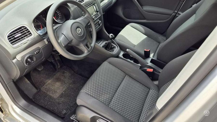 Pelēks Volkswagen Golf 2010 Kauņa, ar dzinēja tilpumu 1.60 L un nobraukumu 235 tūkst. km par 4250 €, foto 15 vietnē AUTOMOTO.COM.LV