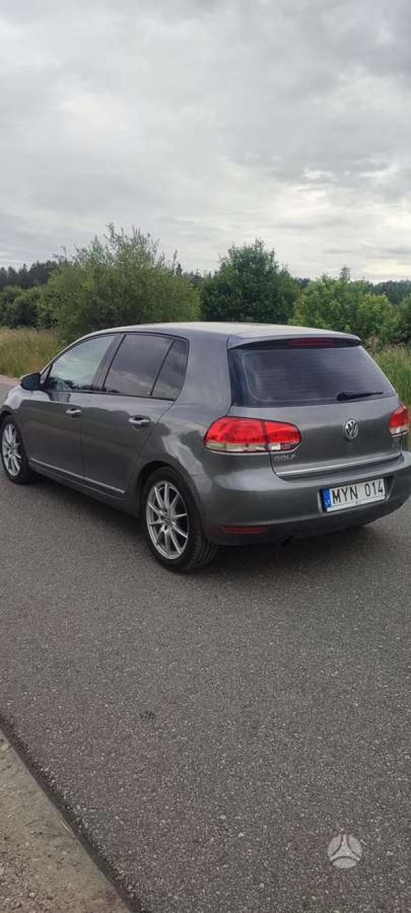 Pelēks Volkswagen Golf 2010 Viļņa, ar dzinēja tilpumu 1.60 L un nobraukumu 298 tūkst. km par 2900 €, foto 4 vietnē AUTOMOTO.COM.LV