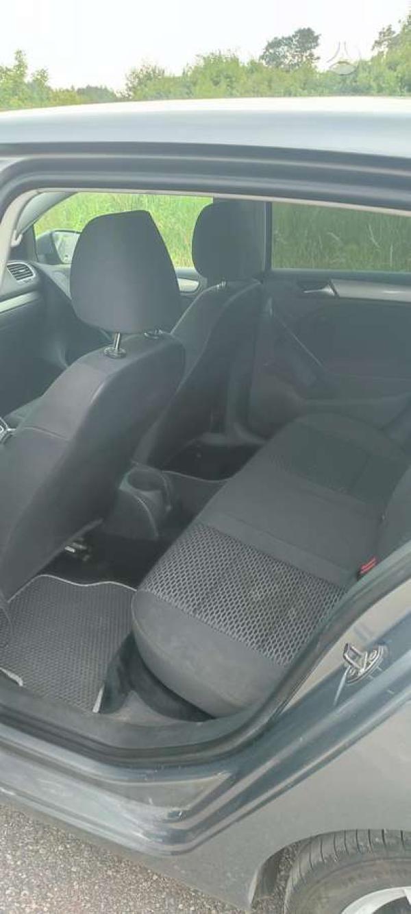 Pelēks Volkswagen Golf 2010 Viļņa, ar dzinēja tilpumu 1.60 L un nobraukumu 298 tūkst. km par 2900 €, foto 8 vietnē AUTOMOTO.COM.LV