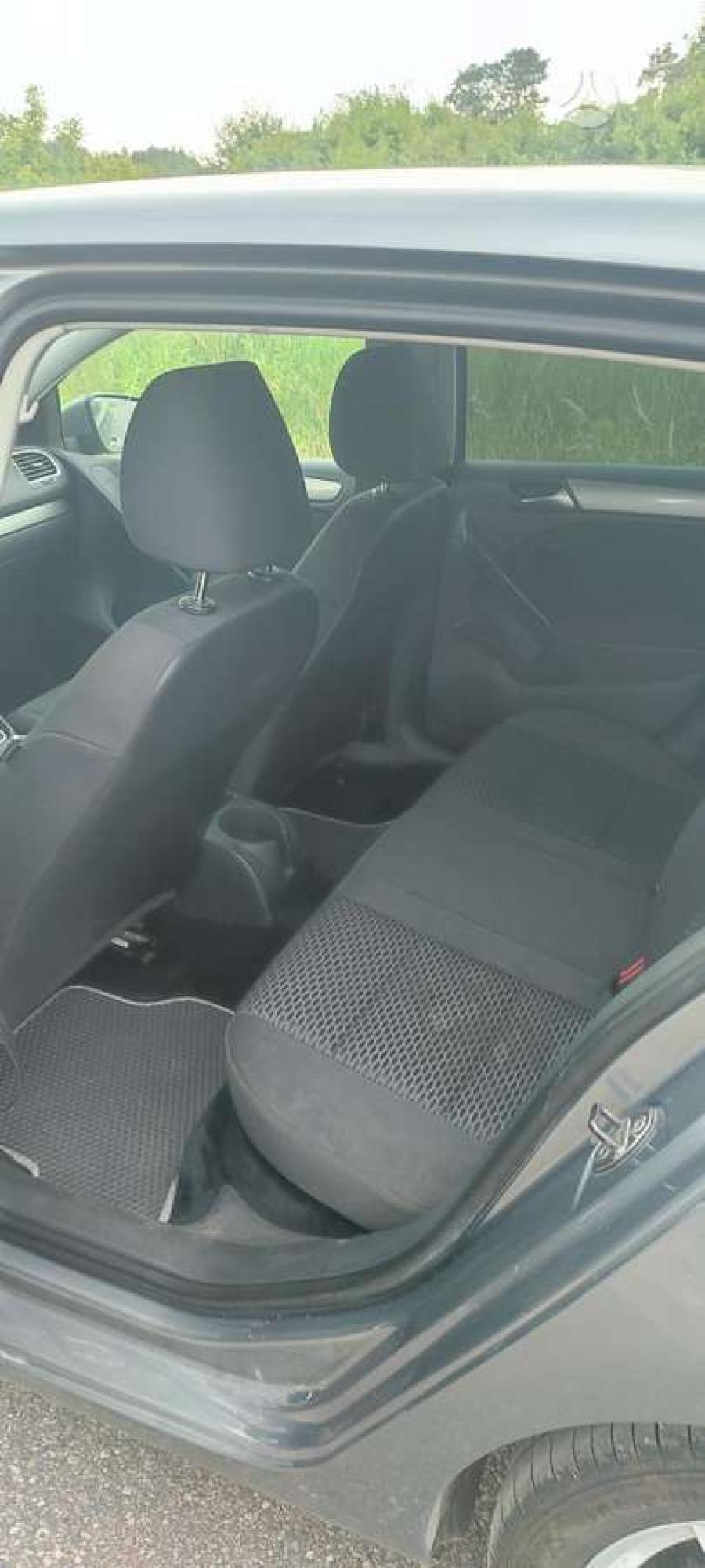 Grey Volkswagen Golf 2010 in Vilnius, with an engine capacity of 1.60 L and mileage of 298 thousand km for 2900 €, photo 9 on AUTOMOTO.COM.LV