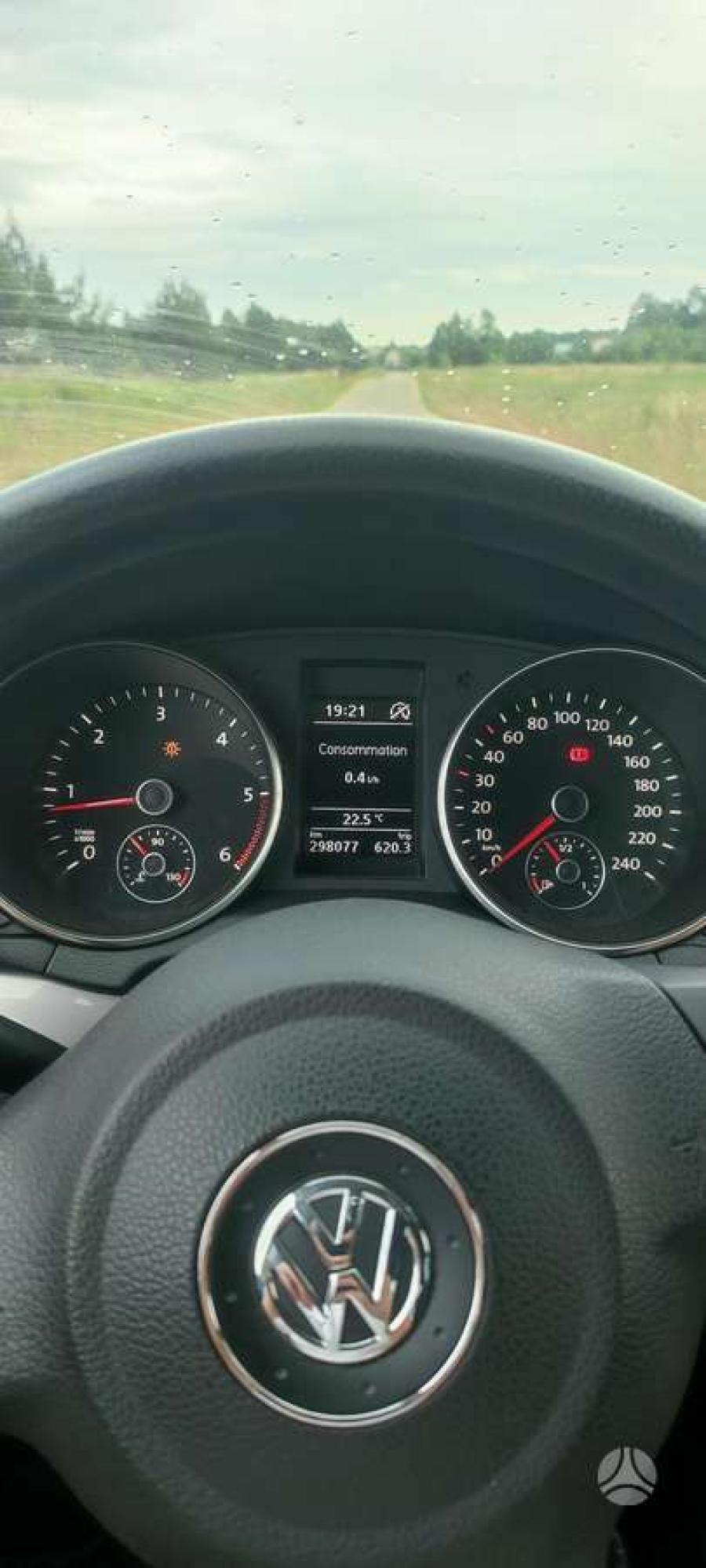 Grey Volkswagen Golf 2010 in Vilnius, with an engine capacity of 1.60 L and mileage of 298 thousand km for 2900 €, photo 10 on AUTOMOTO.COM.LV