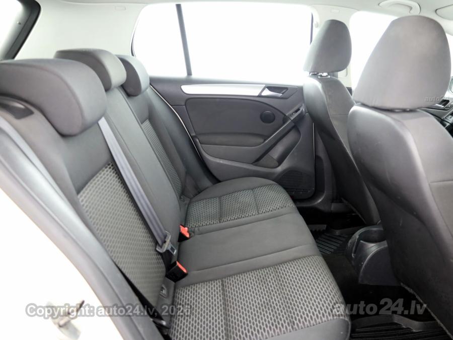 Grey Volkswagen Golf 2010 in Tallinn, with an engine capacity of 1.60 L and mileage of 214 thousand km for 2199 €, photo 8 on AUTOMOTO.COM.LV