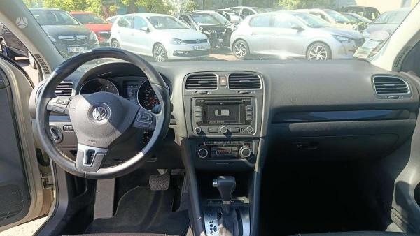 Grey Volkswagen Golf 2010 in Panevezys, with an engine capacity of 1.39 L and mileage of 105 thousand km for 3000 €, photo 7 on AUTOMOTO.COM.LV