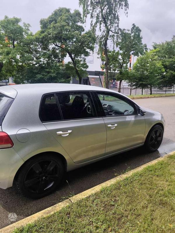 Pelēks Volkswagen Golf 2010 Kauņa, ar dzinēja tilpumu 1.60 L un nobraukumu 344 tūkst. km par 2200 €, foto 9 vietnē AUTOMOTO.COM.LV