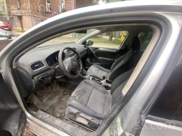 Grey Volkswagen Golf 2010 in Riga, with an engine capacity of 1.40 L and mileage of 453 thousand km for 700 €, photo 3 on AUTOMOTO.COM.LV
