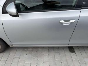Pelēks Volkswagen Golf 2010 Viļņa, ar dzinēja tilpumu 1.60 L un nobraukumu 310 tūkst. km par 3700 €, foto 9 vietnē AUTOMOTO.COM.LV