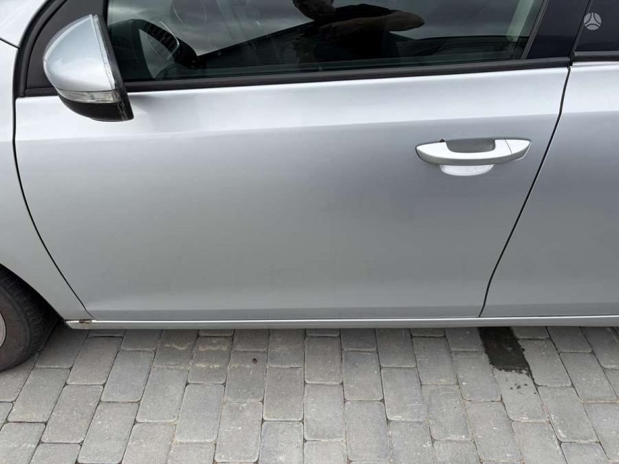Pelēks Volkswagen Golf 2010 Viļņa, ar dzinēja tilpumu 1.60 L un nobraukumu 310 tūkst. km par 3700 €, foto 9 vietnē AUTOMOTO.COM.LV