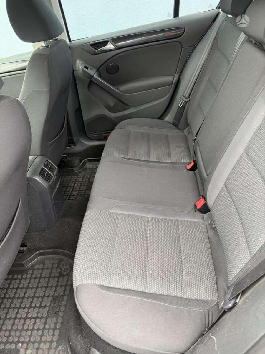 Pelēks Volkswagen Golf 2010 Viļņa, ar dzinēja tilpumu 1.60 L un nobraukumu 310 tūkst. km par 3700 €, foto 10 vietnē AUTOMOTO.COM.LV