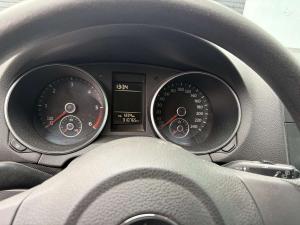 Pelēks Volkswagen Golf 2010 Viļņa, ar dzinēja tilpumu 1.60 L un nobraukumu 310 tūkst. km par 3700 €, foto 11 vietnē AUTOMOTO.COM.LV
