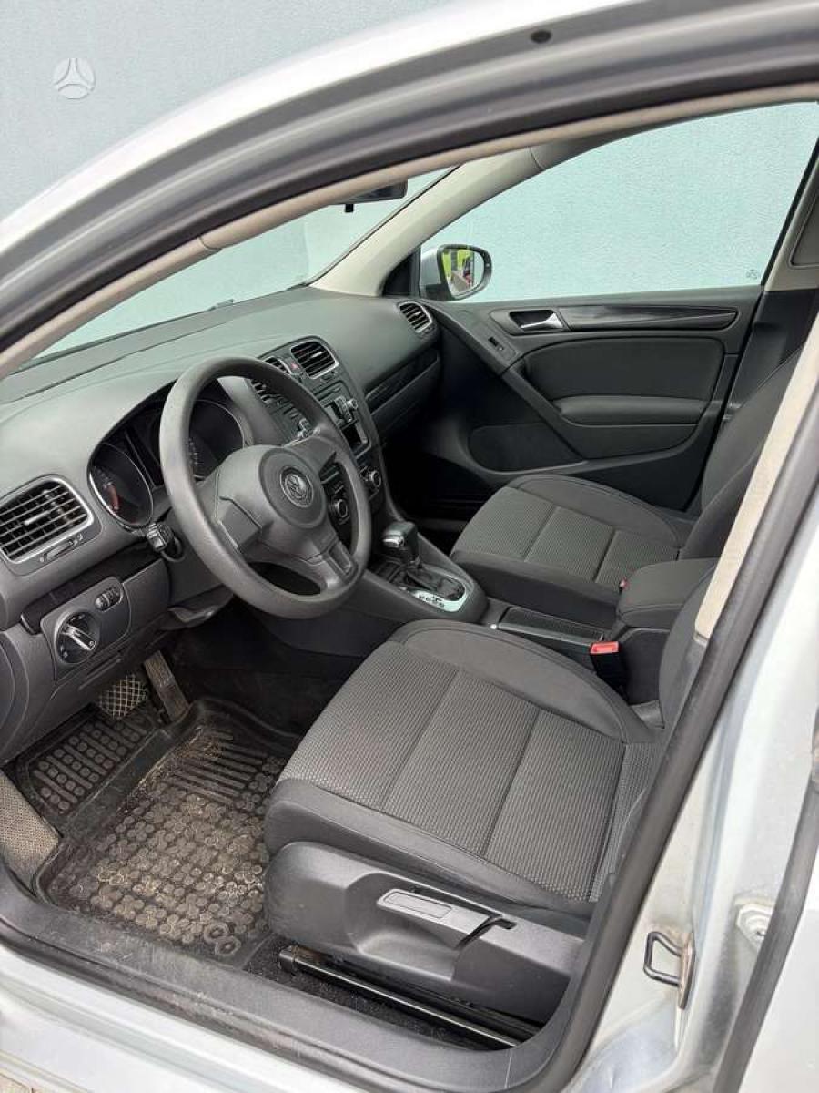 Pelēks Volkswagen Golf 2010 Viļņa, ar dzinēja tilpumu 1.60 L un nobraukumu 310 tūkst. km par 3700 €, foto 12 vietnē AUTOMOTO.COM.LV