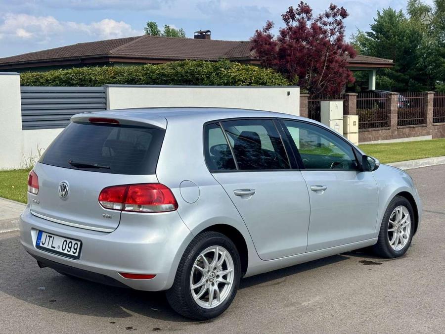 Pelēks Volkswagen Golf 2010 Viļņa, ar dzinēja tilpumu 1.60 L un nobraukumu 310 tūkst. km par 4200 €, foto 4 vietnē AUTOMOTO.COM.LV