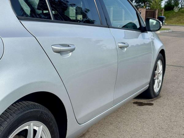 Grey Volkswagen Golf 2010 in Vilnius, with an engine capacity of 1.60 L and mileage of 310 thousand km for 4200 €, photo 4 on AUTOMOTO.COM.LV