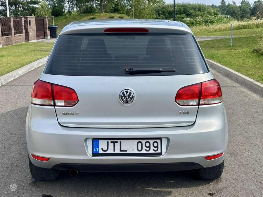 Pelēks Volkswagen Golf 2010 Viļņa, ar dzinēja tilpumu 1.60 L un nobraukumu 310 tūkst. km par 4200 €, foto 6 vietnē AUTOMOTO.COM.LV