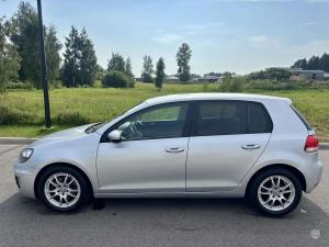 Pelēks Volkswagen Golf 2010 Viļņa, ar dzinēja tilpumu 1.60 L un nobraukumu 310 tūkst. km par 4200 €, foto 10 vietnē AUTOMOTO.COM.LV