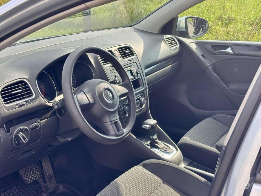 Pelēks Volkswagen Golf 2010 Viļņa, ar dzinēja tilpumu 1.60 L un nobraukumu 310 tūkst. km par 4200 €, foto 12 vietnē AUTOMOTO.COM.LV
